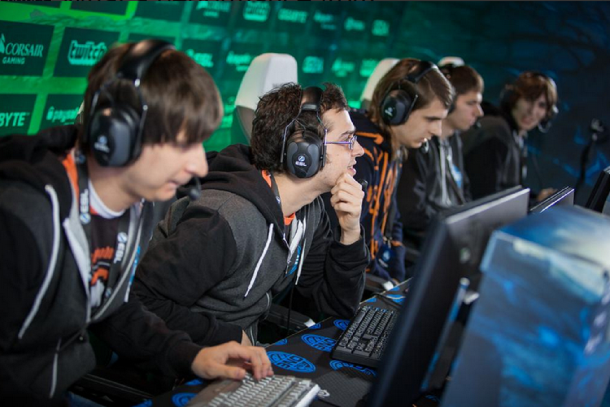 Virtus.Pro and Team Empire face off in Egaming Bets show match - Dota ...